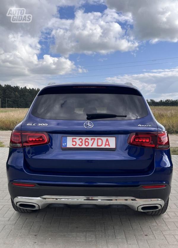 Zils Mercedes-Benz GLC 300 2021 Šilutė, ar dzinēja tilpumu 2.00 L un nobraukumu 92 tūkst. km par 28999 €, foto 7 vietnē AUTOMOTO.COM.LV