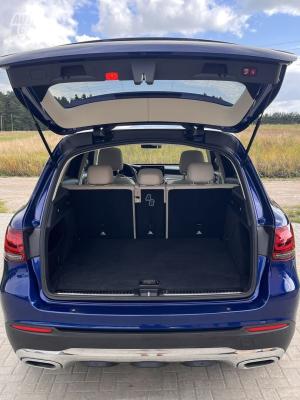 Blue Mercedes-Benz GLC 300 2021 in Silute, with an engine capacity of 2.00 L and mileage of 92 thousand km for 28999 €, photo 8 on AUTOMOTO.COM.LV