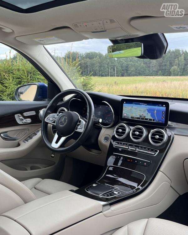 Zils Mercedes-Benz GLC 300 2021 Šilutė, ar dzinēja tilpumu 2.00 L un nobraukumu 92 tūkst. km par 28999 €, foto 9 vietnē AUTOMOTO.COM.LV