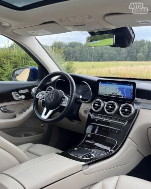 Blue Mercedes-Benz GLC 300 2021 in Silute, with an engine capacity of 2.00 L and mileage of 92 thousand km for 28999 €, photo 9 on AUTOMOTO.COM.LV
