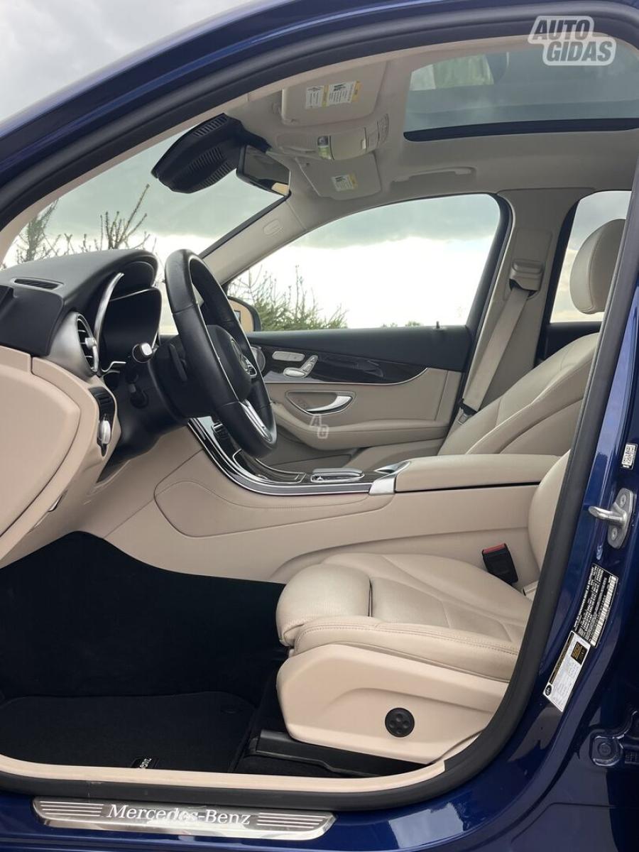 Blue Mercedes-Benz GLC 300 2021 in Silute, with an engine capacity of 2.00 L and mileage of 92 thousand km for 28999 €, photo 10 on AUTOMOTO.COM.LV