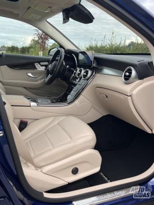 Blue Mercedes-Benz GLC 300 2021 in Silute, with an engine capacity of 2.00 L and mileage of 92 thousand km for 28999 €, photo 12 on AUTOMOTO.COM.LV