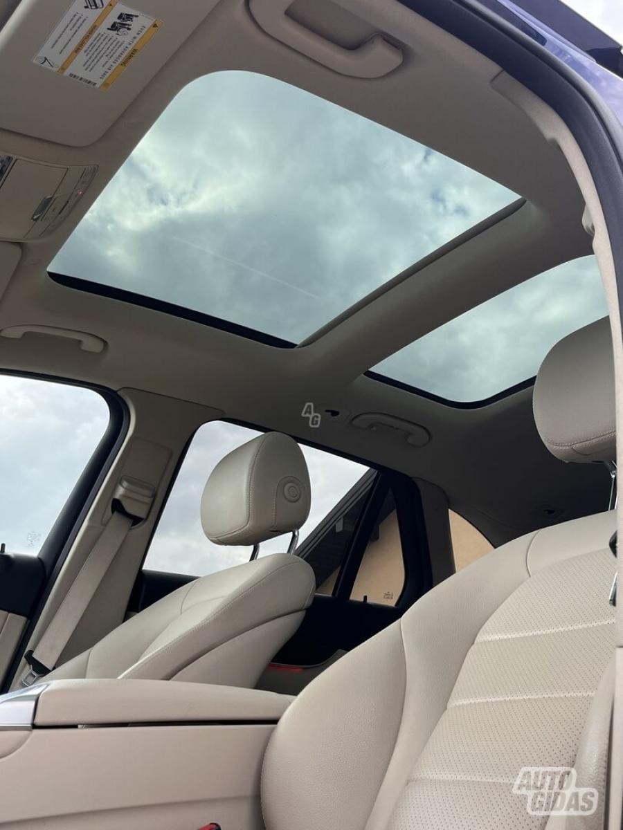 Blue Mercedes-Benz GLC 300 2021 in Silute, with an engine capacity of 2.00 L and mileage of 92 thousand km for 28999 €, photo 17 on AUTOMOTO.COM.LV