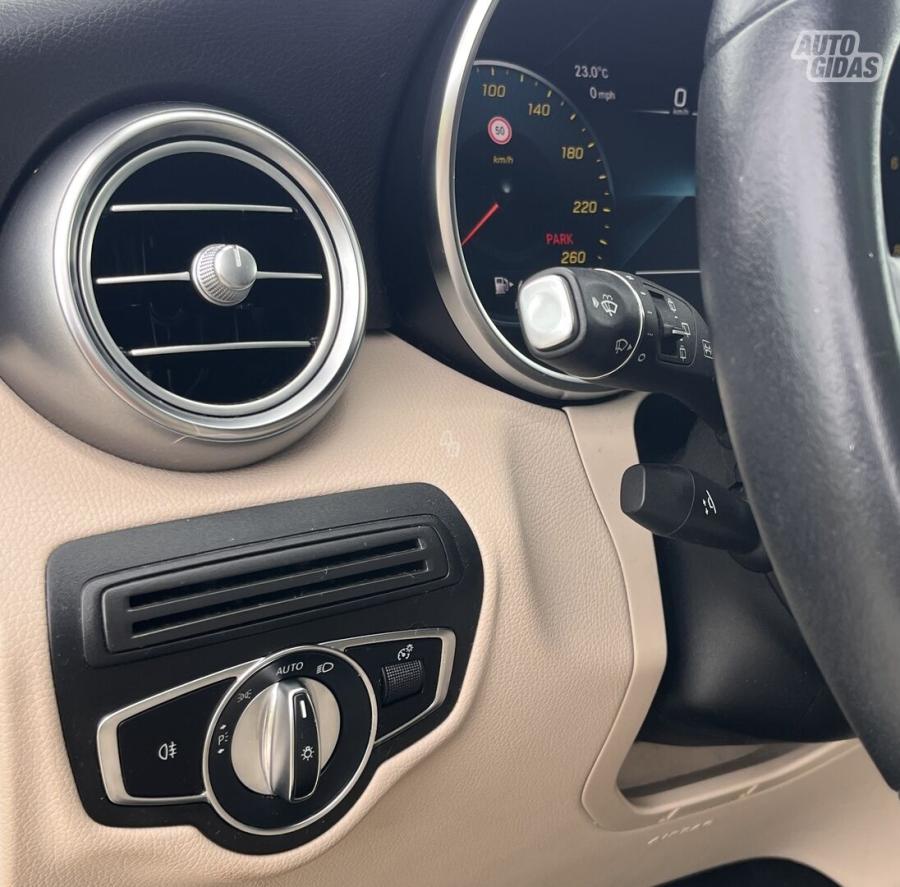 Blue Mercedes-Benz GLC 300 2021 in Silute, with an engine capacity of 2.00 L and mileage of 92 thousand km for 28999 €, photo 23 on AUTOMOTO.COM.LV