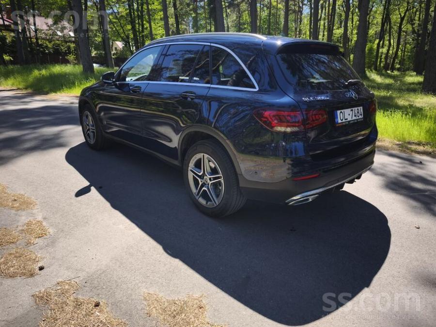 Синий Мерседес GLC 300 2022 в Рига, объемом двигателя 2.00 л и пробегом 43 тыс. км за 33500 €, фото 3 на AUTOMOTO.COM.LV