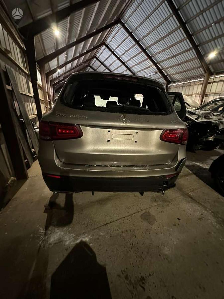 Brūns Mercedes-Benz GLC 300 2020 Klaipėda, ar dzinēja tilpumu 1.95 L un nobraukumu 104 tūkst. km par 9900 €, foto 2 vietnē AUTOMOTO.COM.LV