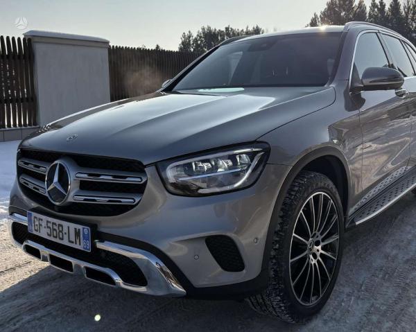 Brūns Mercedes-Benz GLC 300 2022 Kauņa, ar dzinēja tilpumu 1.95 L un nobraukumu 299 tūkst. km par 23999 €, foto 1 vietnē AUTOMOTO.COM.LV