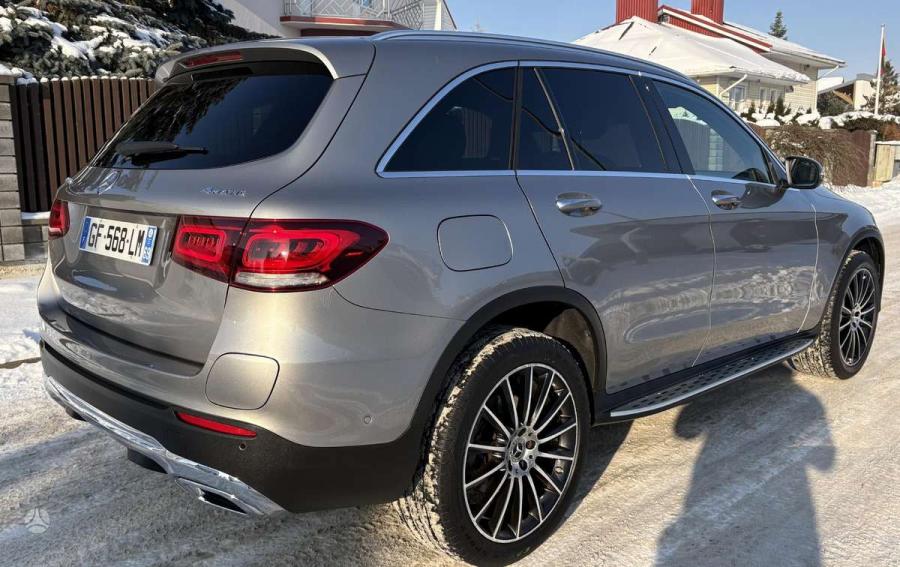 Brown Mercedes-Benz GLC 300 2022 in Kaunas, with an engine capacity of 1.95 L and mileage of 299 thousand km for 23999 €, photo 5 on AUTOMOTO.COM.LV