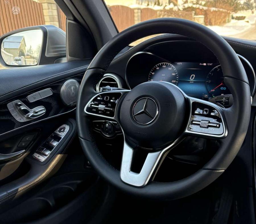 Brown Mercedes-Benz GLC 300 2022 in Kaunas, with an engine capacity of 1.95 L and mileage of 299 thousand km for 23999 €, photo 15 on AUTOMOTO.COM.LV