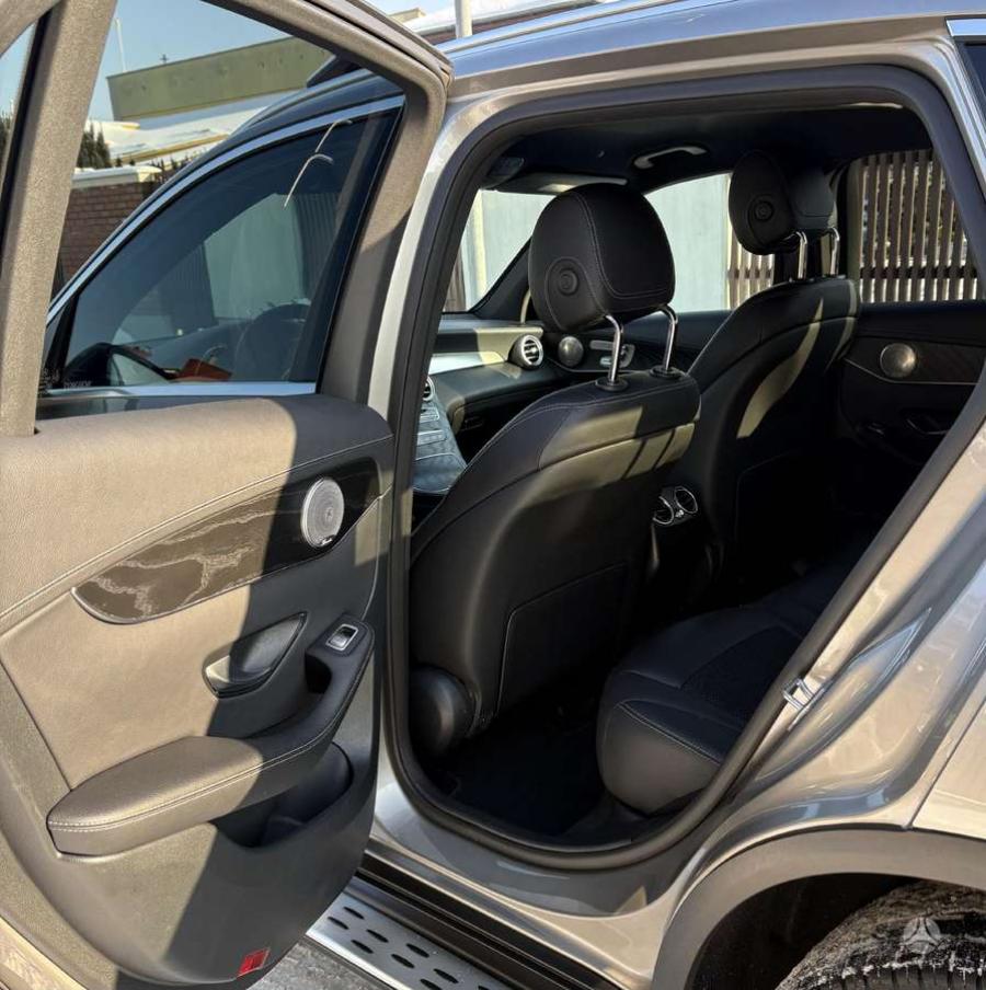 Brown Mercedes-Benz GLC 300 2022 in Kaunas, with an engine capacity of 1.95 L and mileage of 299 thousand km for 23999 €, photo 18 on AUTOMOTO.COM.LV