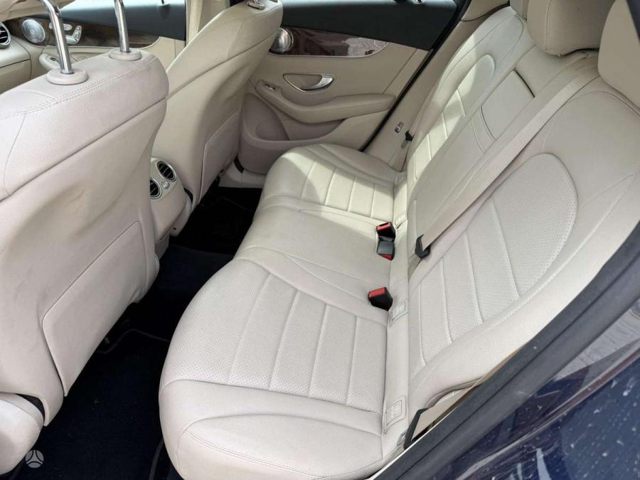 Mercedes-Benz GLC 300 2018 in Kaunas, with an engine capacity of 2.00 L and mileage of 161 thousand km for 16999 €, photo 11 on AUTOMOTO.COM.LV
