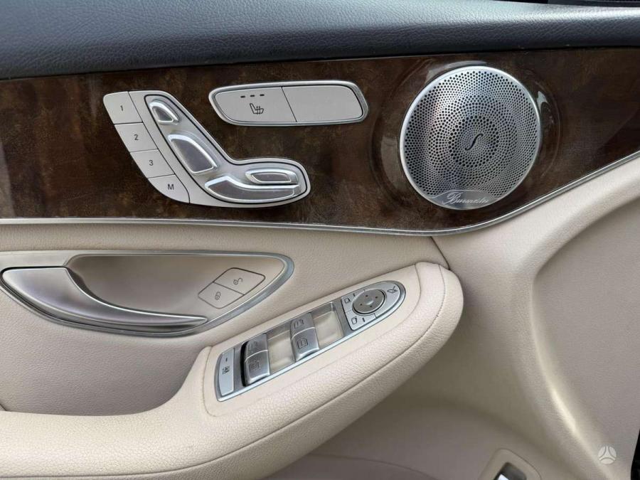 Mercedes-Benz GLC 300 2018 in Kaunas, with an engine capacity of 2.00 L and mileage of 161 thousand km for 16999 €, photo 12 on AUTOMOTO.COM.LV
