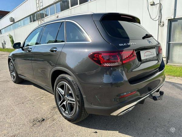 Mercedes-Benz GLC 300 2019 in Vilnius, with an engine capacity of 1.95 L and mileage of 98 thousand km for 36900 €, photo 2 on AUTOMOTO.COM.LV
