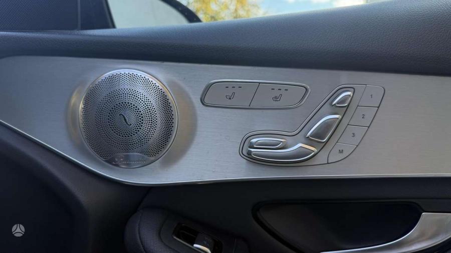 Grey Mercedes-Benz GLC 300 2019 in Vilnius, with an engine capacity of 1.95 L and mileage of 93 thousand km for 38000 €, photo 7 on AUTOMOTO.COM.LV