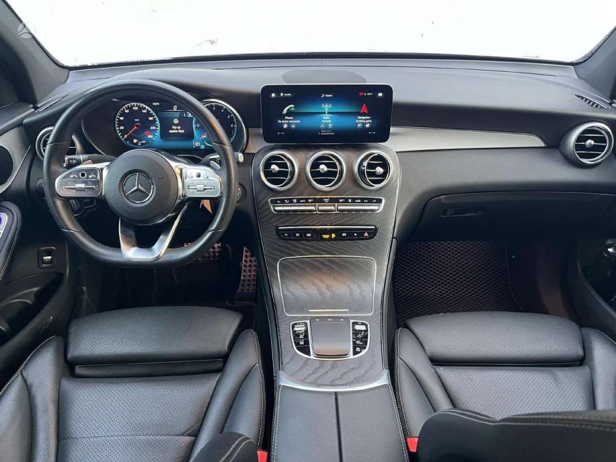 Grey Mercedes-Benz GLC 300 2020 in Vilnius, with an engine capacity of 1.95 L and mileage of 74 thousand km for 40500 €, photo 15 on AUTOMOTO.COM.LV