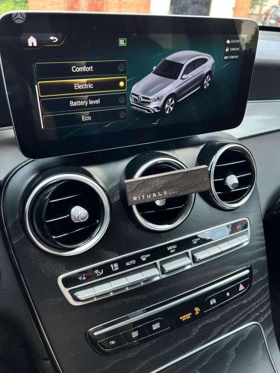 Pelēks Mercedes-Benz GLC 300 2021 Biržai, ar dzinēja tilpumu 1.96 L un nobraukumu 99 tūkst. km par 36750 €, foto 21 vietnē AUTOMOTO.COM.LV