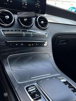 Pelēks Mercedes-Benz GLC 300 2021 Biržai, ar dzinēja tilpumu 1.96 L un nobraukumu 99 tūkst. km par 36750 €, foto 23 vietnē AUTOMOTO.COM.LV