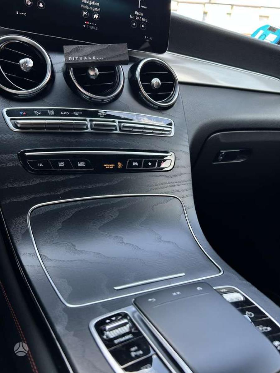 Pelēks Mercedes-Benz GLC 300 2021 Biržai, ar dzinēja tilpumu 1.96 L un nobraukumu 99 tūkst. km par 36750 €, foto 23 vietnē AUTOMOTO.COM.LV