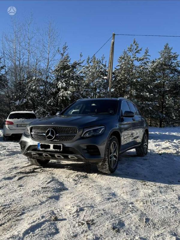 Grey Mercedes-Benz GLC 300 2017 in Vilnius, with an engine capacity of 1.99 L and mileage of 137 thousand km for 18500 €, photo 1 on AUTOMOTO.COM.LV