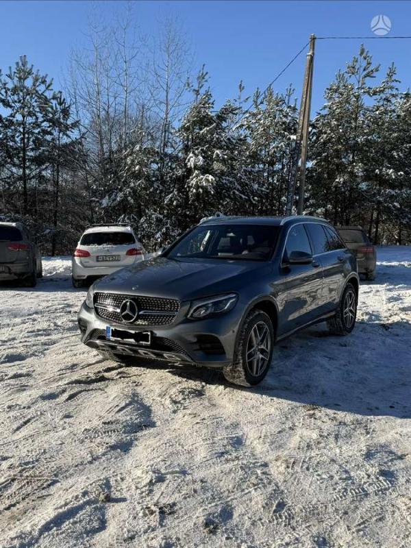 Grey Mercedes-Benz GLC 300 2017 in Vilnius, with an engine capacity of 1.99 L and mileage of 137 thousand km for 18500 €, photo 2 on AUTOMOTO.COM.LV