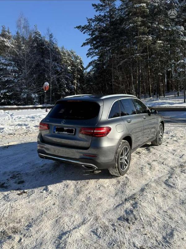 Grey Mercedes-Benz GLC 300 2017 in Vilnius, with an engine capacity of 1.99 L and mileage of 137 thousand km for 18500 €, photo 4 on AUTOMOTO.COM.LV