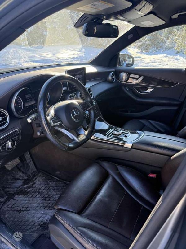 Grey Mercedes-Benz GLC 300 2017 in Vilnius, with an engine capacity of 1.99 L and mileage of 137 thousand km for 18500 €, photo 6 on AUTOMOTO.COM.LV