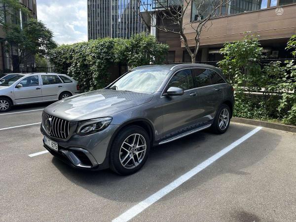 Pelēks Mercedes-Benz GLC 300 2019 Viļņa, ar dzinēja tilpumu 1.99 L un nobraukumu 70 tūkst. km par 23000 €, foto 1 vietnē AUTOMOTO.COM.LV