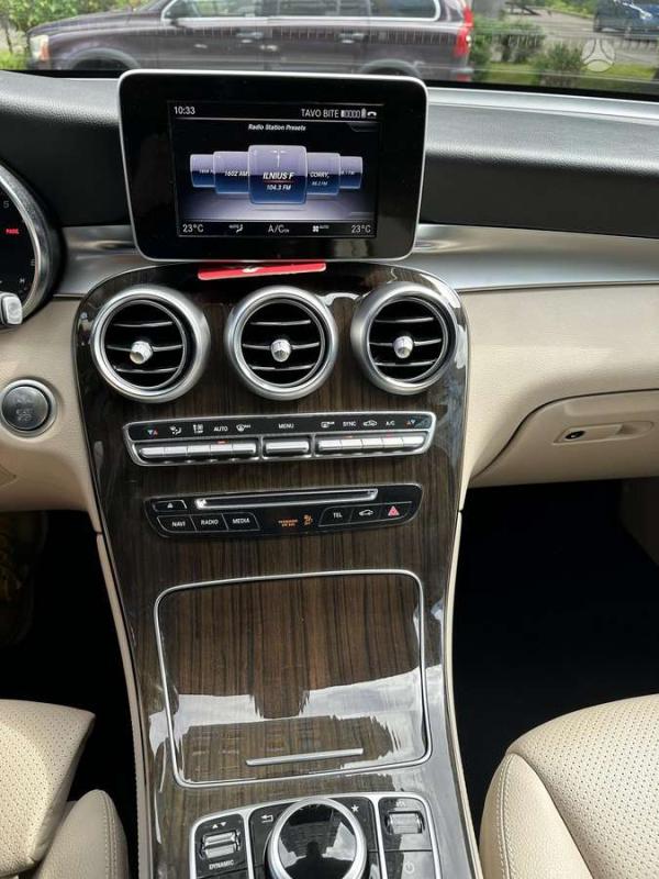 Pelēks Mercedes-Benz GLC 300 2019 Viļņa, ar dzinēja tilpumu 1.99 L un nobraukumu 70 tūkst. km par 23000 €, foto 8 vietnē AUTOMOTO.COM.LV
