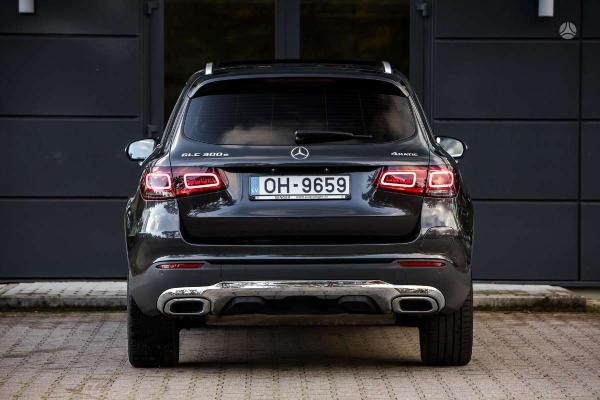 Pelēks Mercedes-Benz GLC 300 2020 Jelgava, ar dzinēja tilpumu 1.99 L un nobraukumu 130 tūkst. km par 34700 €, foto 7 vietnē AUTOMOTO.COM.LV
