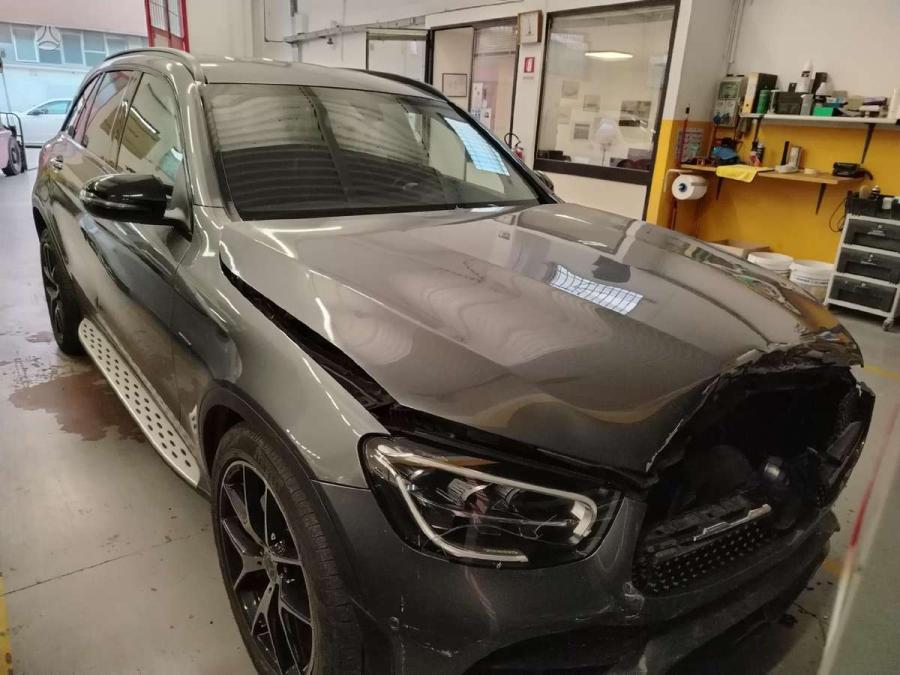 Grey Mercedes-Benz GLC 300 2020 in Panevezys, with an engine capacity of 1.99 L and mileage of 135 thousand km for 22000 €, photo 1 on AUTOMOTO.COM.LV