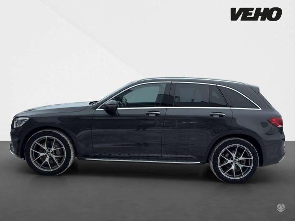 Pelēks Mercedes-Benz GLC 300 2020 Viļņa, ar dzinēja tilpumu 1.99 L un nobraukumu 90 tūkst. km par 34900 €, foto 2 vietnē AUTOMOTO.COM.LV