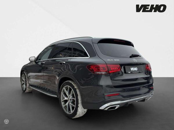 Pelēks Mercedes-Benz GLC 300 2020 Viļņa, ar dzinēja tilpumu 1.99 L un nobraukumu 90 tūkst. km par 34900 €, foto 3 vietnē AUTOMOTO.COM.LV