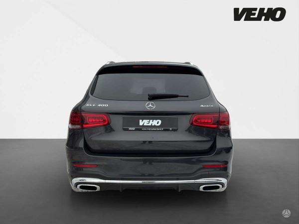 Pelēks Mercedes-Benz GLC 300 2020 Viļņa, ar dzinēja tilpumu 1.99 L un nobraukumu 90 tūkst. km par 34900 €, foto 4 vietnē AUTOMOTO.COM.LV
