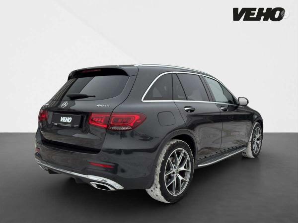 Pelēks Mercedes-Benz GLC 300 2020 Viļņa, ar dzinēja tilpumu 1.99 L un nobraukumu 90 tūkst. km par 34900 €, foto 5 vietnē AUTOMOTO.COM.LV