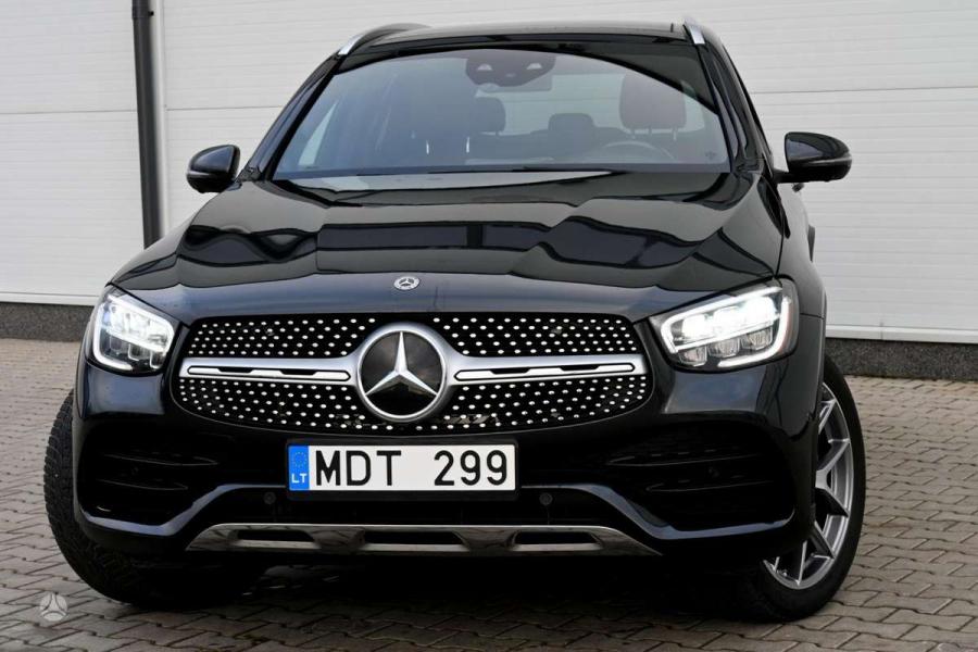 Pelēks Mercedes-Benz GLC 300 2020 Kretinga, ar dzinēja tilpumu 1.99 L un nobraukumu 45 tūkst. km par 44499 €, foto 2 vietnē AUTOMOTO.COM.LV
