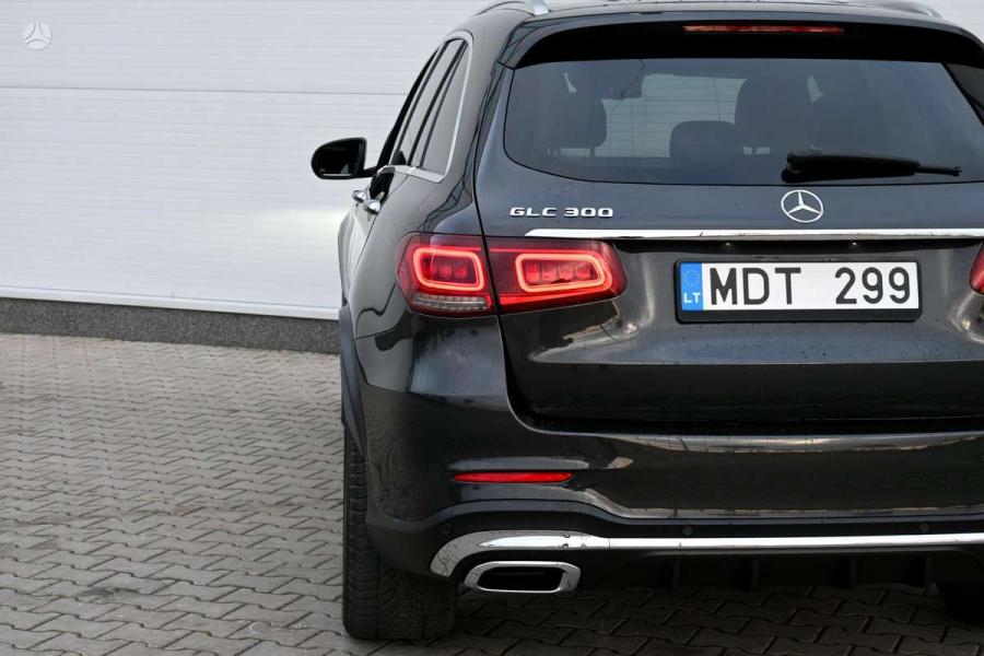Pelēks Mercedes-Benz GLC 300 2020 Kretinga, ar dzinēja tilpumu 1.99 L un nobraukumu 45 tūkst. km par 44499 €, foto 12 vietnē AUTOMOTO.COM.LV