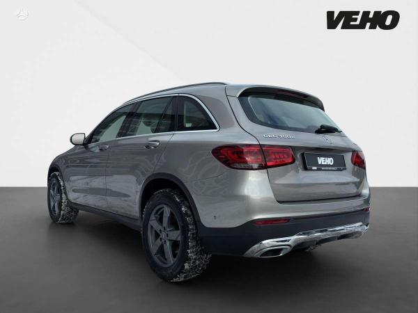 Grey Mercedes-Benz GLC 300 2020 in Vilnius, with an engine capacity of 1.99 L and mileage of 128 thousand km for 33900 €, photo 3 on AUTOMOTO.COM.LV