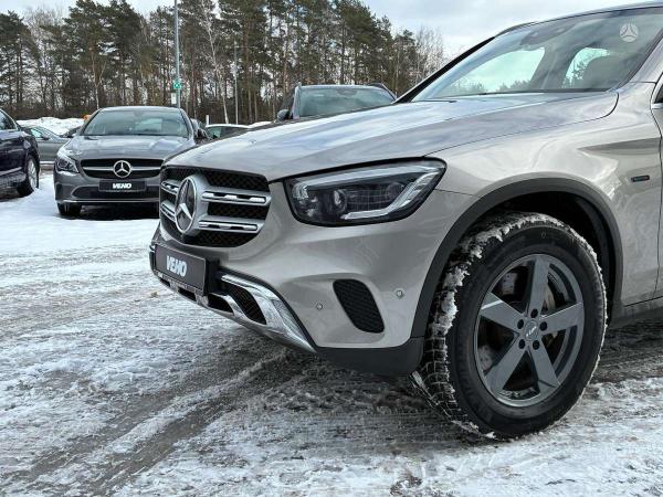 Grey Mercedes-Benz GLC 300 2020 in Vilnius, with an engine capacity of 1.99 L and mileage of 128 thousand km for 33900 €, photo 9 on AUTOMOTO.COM.LV