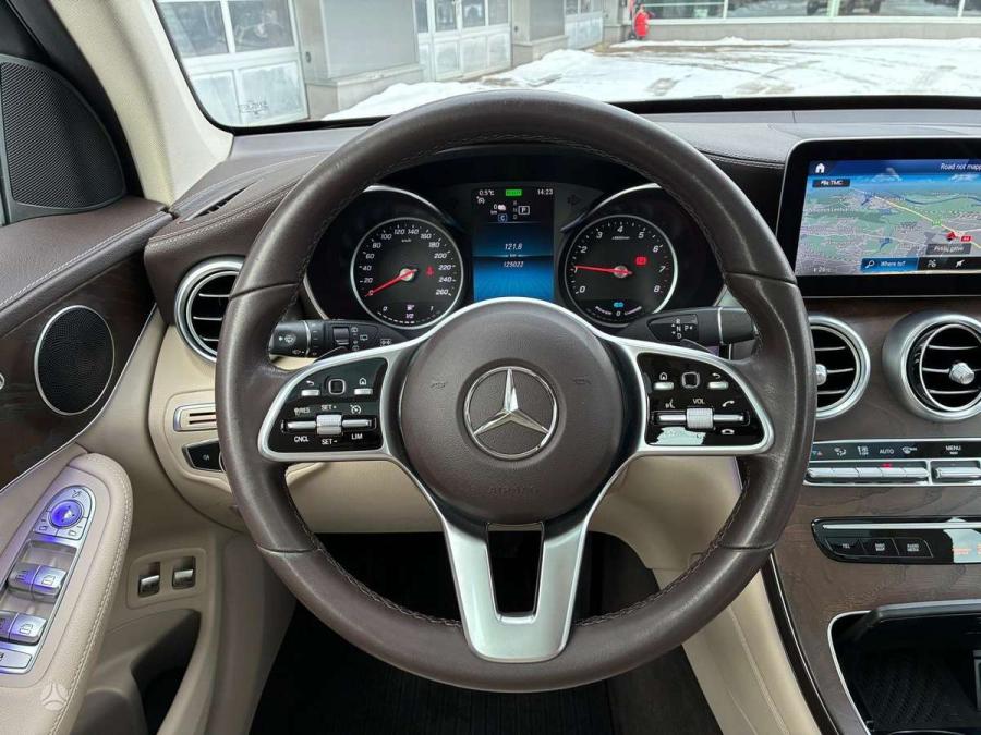 Grey Mercedes-Benz GLC 300 2020 in Vilnius, with an engine capacity of 1.99 L and mileage of 128 thousand km for 33900 €, photo 16 on AUTOMOTO.COM.LV