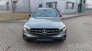 Grey Mercedes-Benz GLC 300 2020 in Tukums, with an engine capacity of 2.00 L and mileage of 183 thousand km for 28880 €, photo 2 on AUTOMOTO.COM.LV