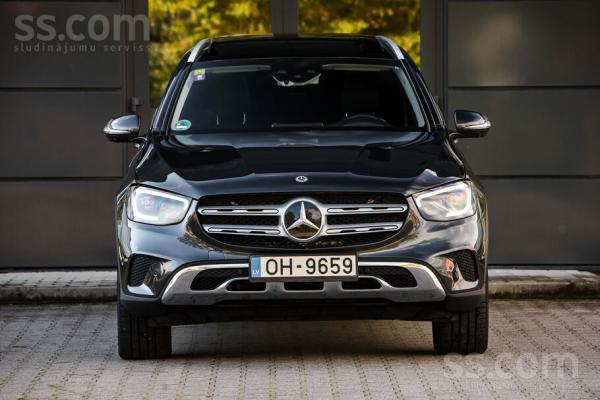 Grey Mercedes-Benz GLC 300 2020 in Riga, with an engine capacity of 2.00 L and mileage of 0 thousand km for 29800 €, photo 2 on AUTOMOTO.COM.LV