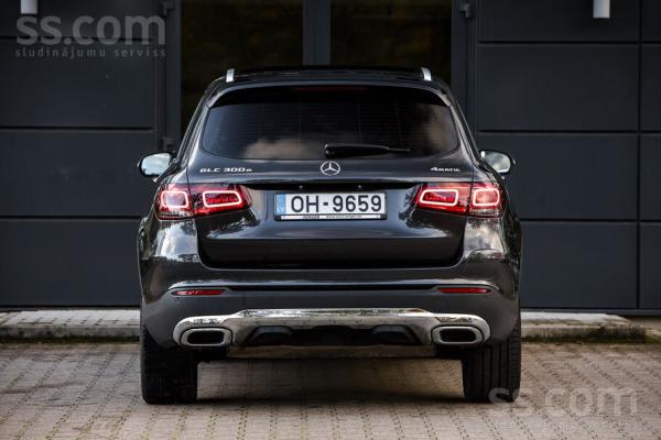 Grey Mercedes-Benz GLC 300 2020 in Riga, with an engine capacity of 2.00 L and mileage of 0 thousand km for 29800 €, photo 5 on AUTOMOTO.COM.LV