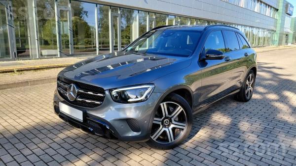 Grey Mercedes-Benz GLC 300 2020 in Tukums, with an engine capacity of 2.00 L and mileage of 184 thousand km for 27770 €, photo 1 on AUTOMOTO.COM.LV