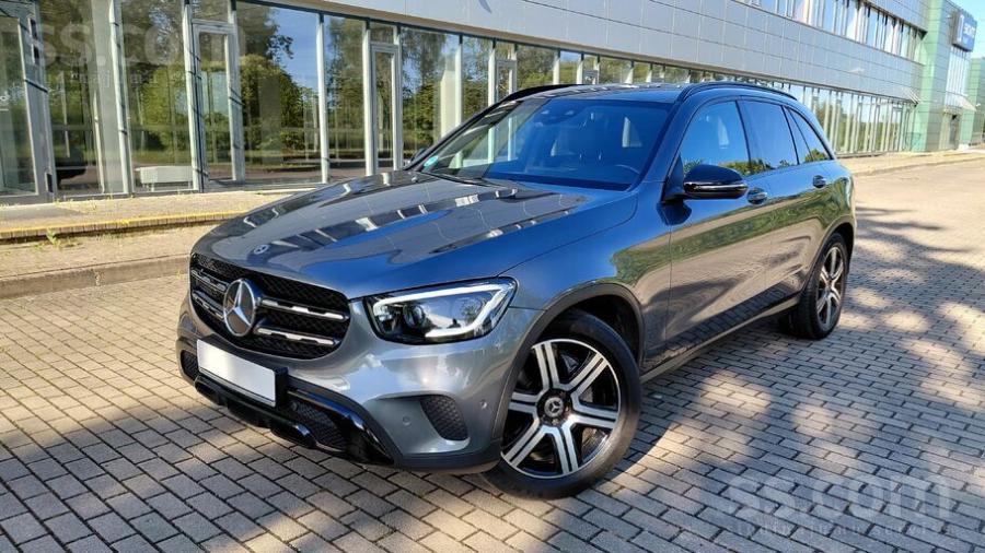 Серый Мерседес GLC 300 2020 в Тукумс, объемом двигателя 2.00 л и пробегом 184 тыс. км за 27770 €, фото 1 на AUTOMOTO.COM.LV