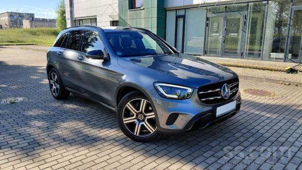 Grey Mercedes-Benz GLC 300 2020 in Tukums, with an engine capacity of 2.00 L and mileage of 184 thousand km for 27770 €, photo 3 on AUTOMOTO.COM.LV