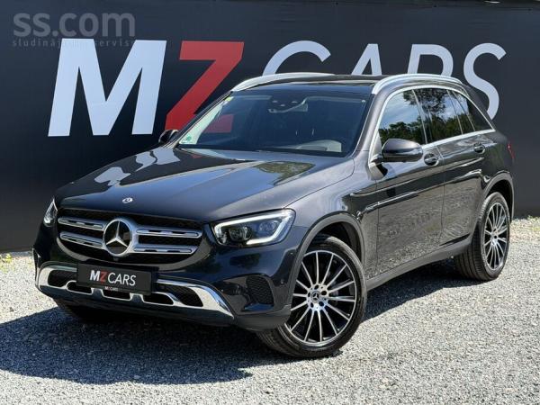 Grey Mercedes-Benz GLC 300 2020 in Riga, with an engine capacity of 2.00 L and mileage of 135 thousand km for 31990 €, photo 1 on AUTOMOTO.COM.LV