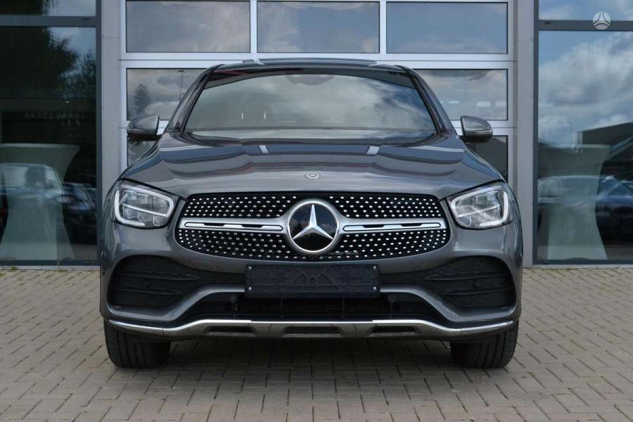 Grey Mercedes-Benz GLC 300 2020 in Vilnius, with an engine capacity of 1.99 L and mileage of 158 thousand km for 35000 €, photo 4 on AUTOMOTO.COM.LV