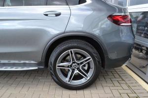 Grey Mercedes-Benz GLC 300 2020 in Vilnius, with an engine capacity of 1.99 L and mileage of 158 thousand km for 35000 €, photo 10 on AUTOMOTO.COM.LV