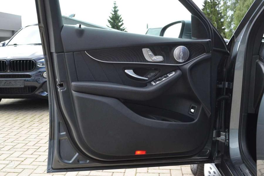 Grey Mercedes-Benz GLC 300 2020 in Vilnius, with an engine capacity of 1.99 L and mileage of 158 thousand km for 35000 €, photo 26 on AUTOMOTO.COM.LV