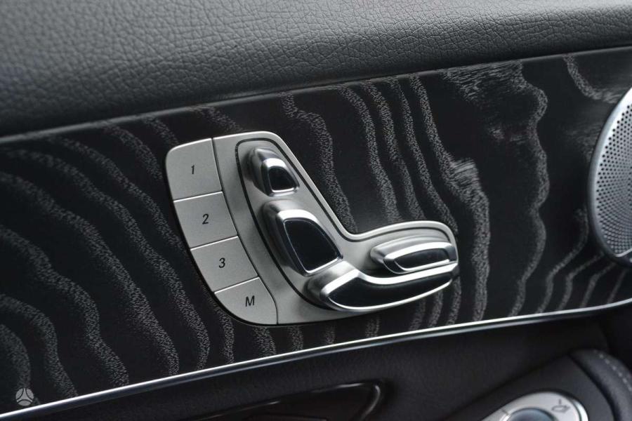 Grey Mercedes-Benz GLC 300 2020 in Vilnius, with an engine capacity of 1.99 L and mileage of 158 thousand km for 35000 €, photo 29 on AUTOMOTO.COM.LV
